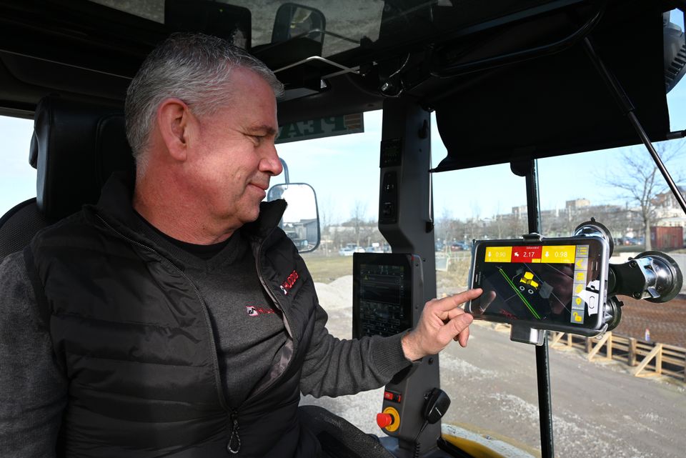 World first from Unicontrol: bespoke 3D machine control for backhoe ...