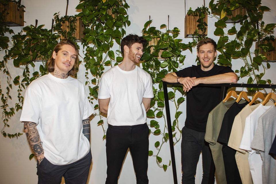 To Løver hopper ombord i dansk t-shirt-succes | Bareentshirt.dk