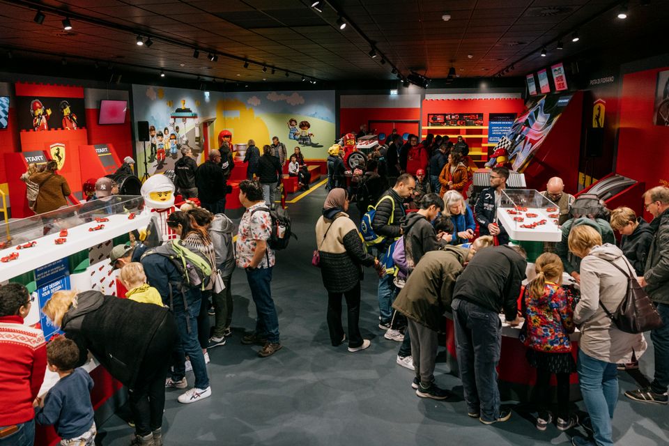 Årets nyhed i LEGOLAND - Ferrari Build & Race blev åbnet i LEGOLAND ...