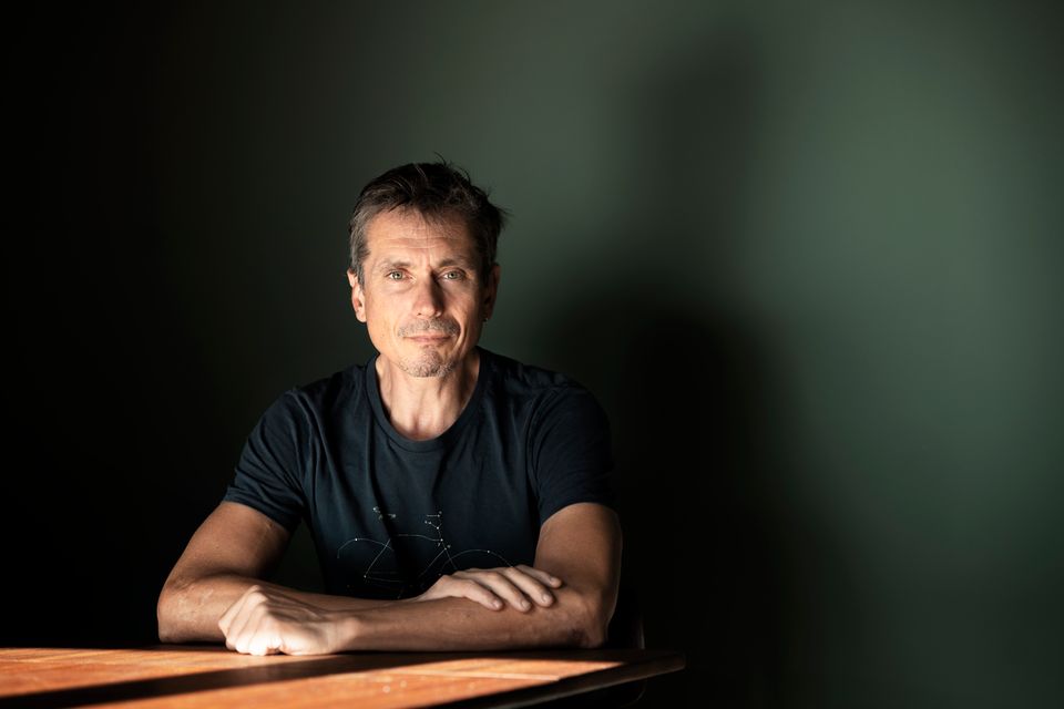 Søren R. Fauth skriver om familieliv i svære perioder og forsøget på at ...