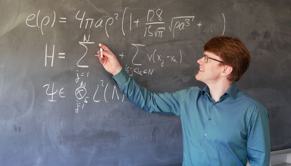 Leading mathematician wants to solve the riddle of a million quantum ...