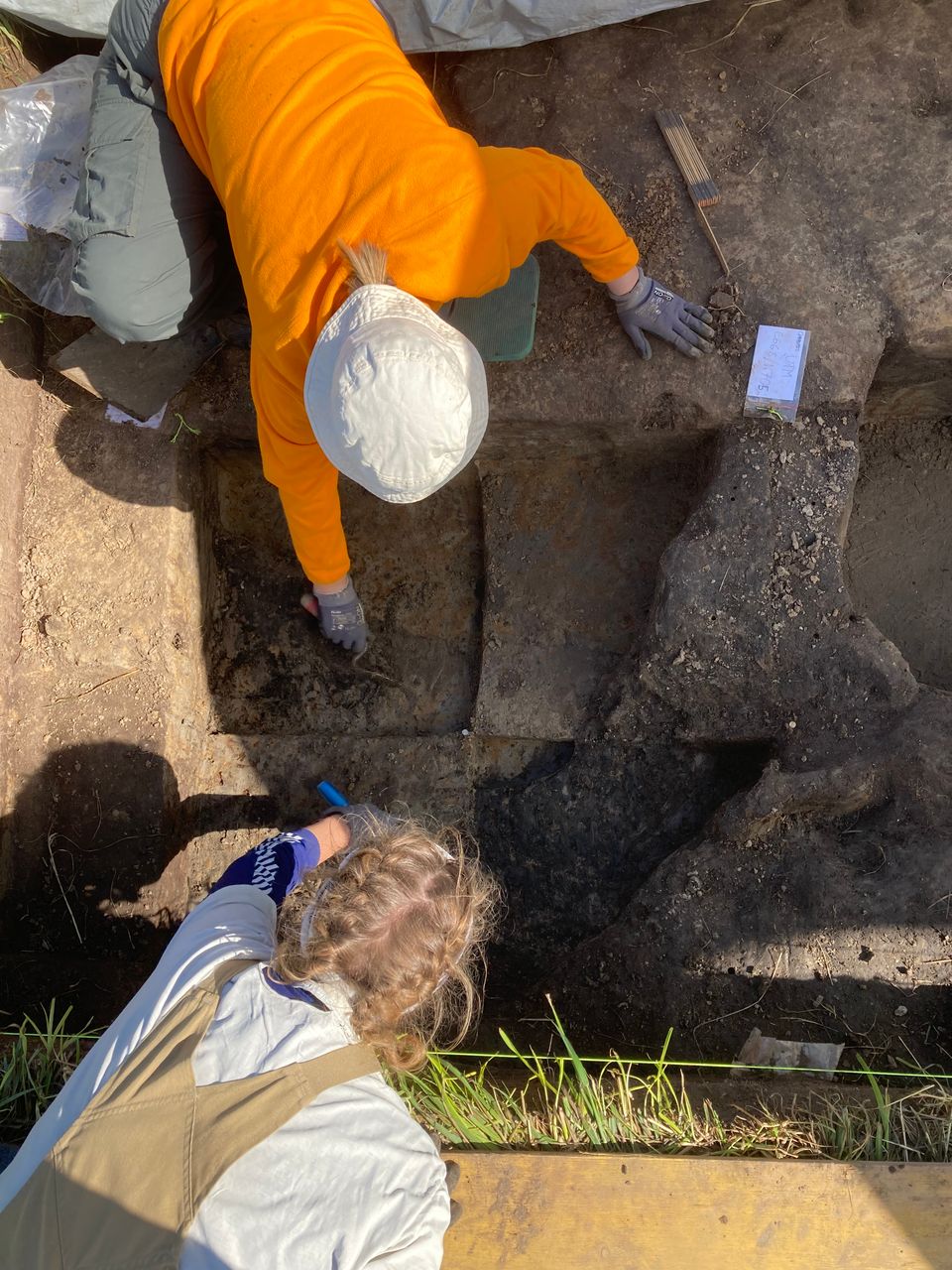 Rav, kunst og glemte fortællinger – arkæologer undersøger ravværksted ...