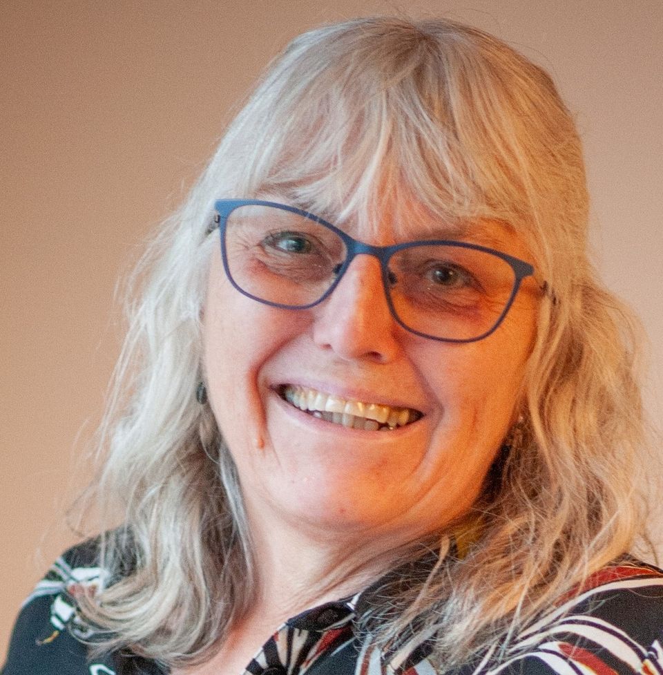 Forfatter fortæller om debutbogen ”Kald det kærlighed” | Næstved ...