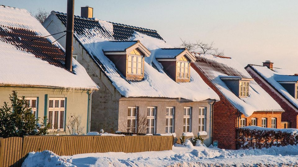 Barsk vintervejr med vindstød af orkanstyrke - sådan sikrer du dig ...