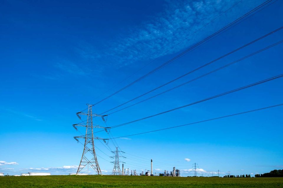 Stort fald i erhvervskundernes elpris i første halvår 2023 ...