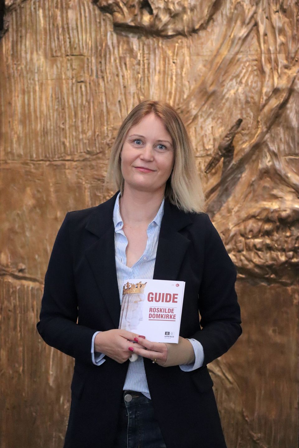 Roskilde Domkirke styrker formidlingen med ny guidebog | ROMU