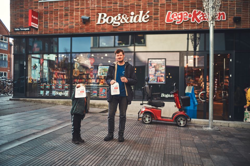 Børns Vilkårs Landsindsamling: Bog & idé og Legekæden tager imod ...