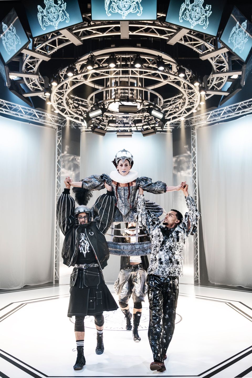 MARY VS. ELIZABETH I forvandler historisk rivalisering til en kampdans ...