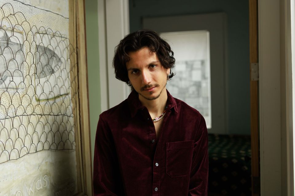 Den albumaktuelle singer-songwriter, Anson Seabra, vender tilbage til ...