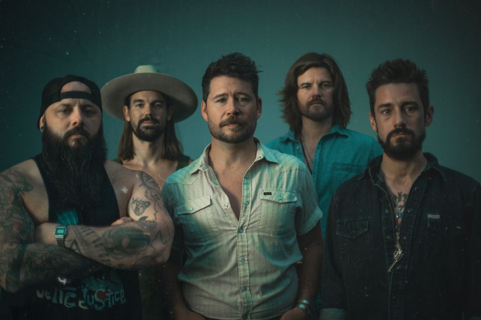 Det amerikanske country-band, Shane Smith and the Saints, spiller ...