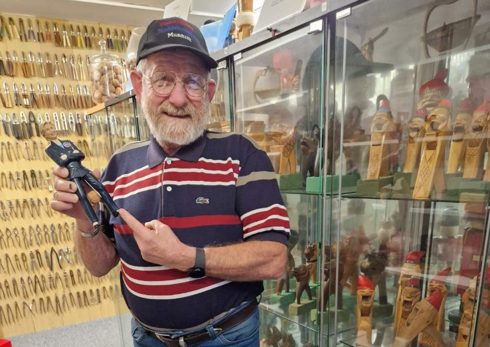 Den første nøddeknækker fandt Torben på auktion: Nu skal samlingen på 2 ...