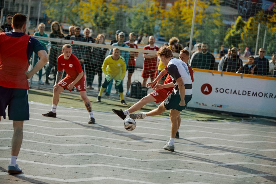 28 hold spiller fodbold til gavn for Hjemløselandsholdet | Ombold