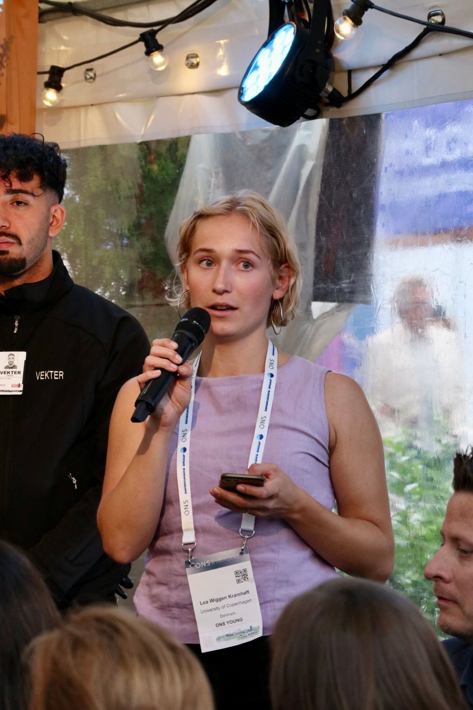 Dansk aktivists tale til oliechef går viralt: “Du har stjålet min ...