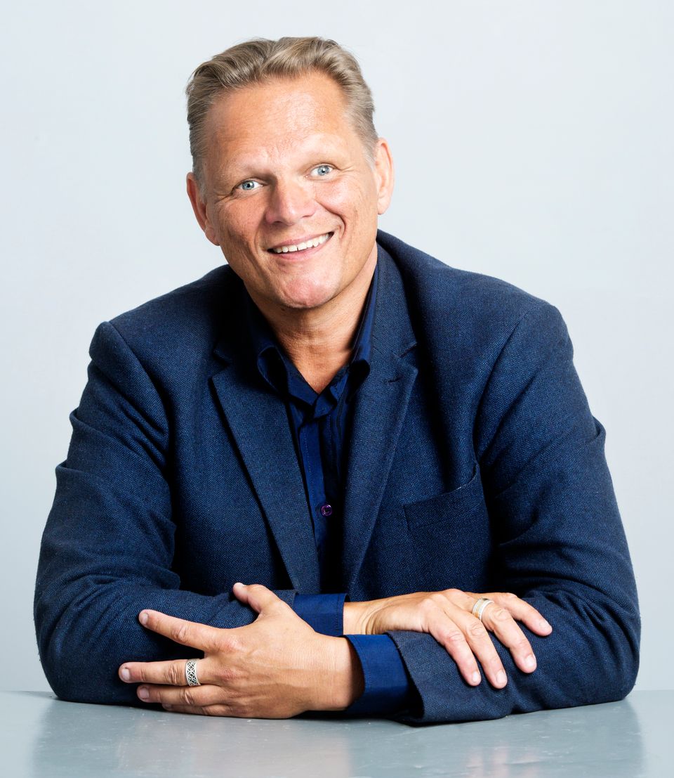 Sigurd Barrett lancerer bog og sang om Danmarks nye konge på Koldinghus ...