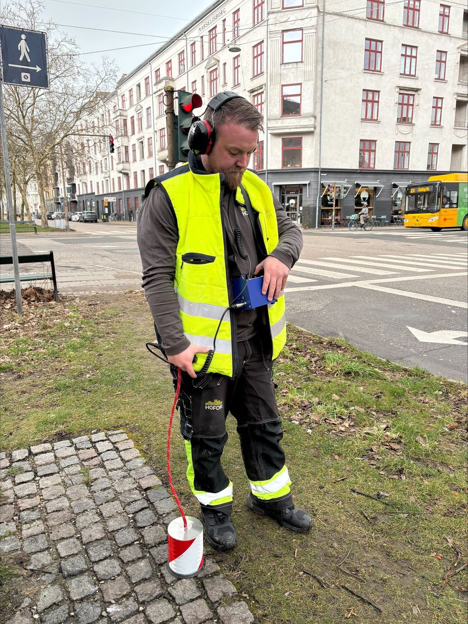 Avanceret lydteknik og droner finder læk i fjernvarmerørene | HOFOR A/S