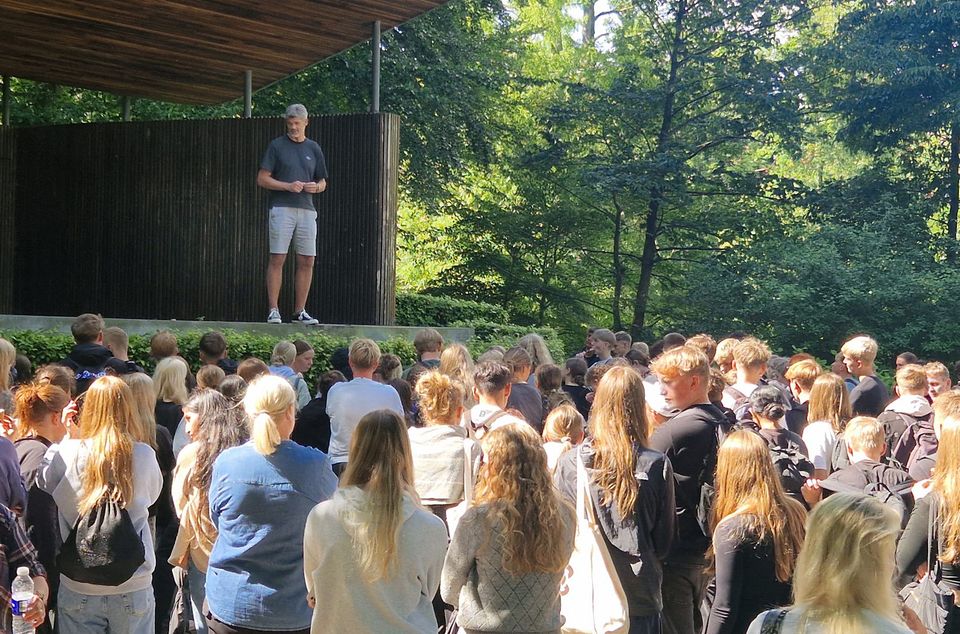 200 unge blæser ensomheden en lang march | Viborg Ungdomsskole
