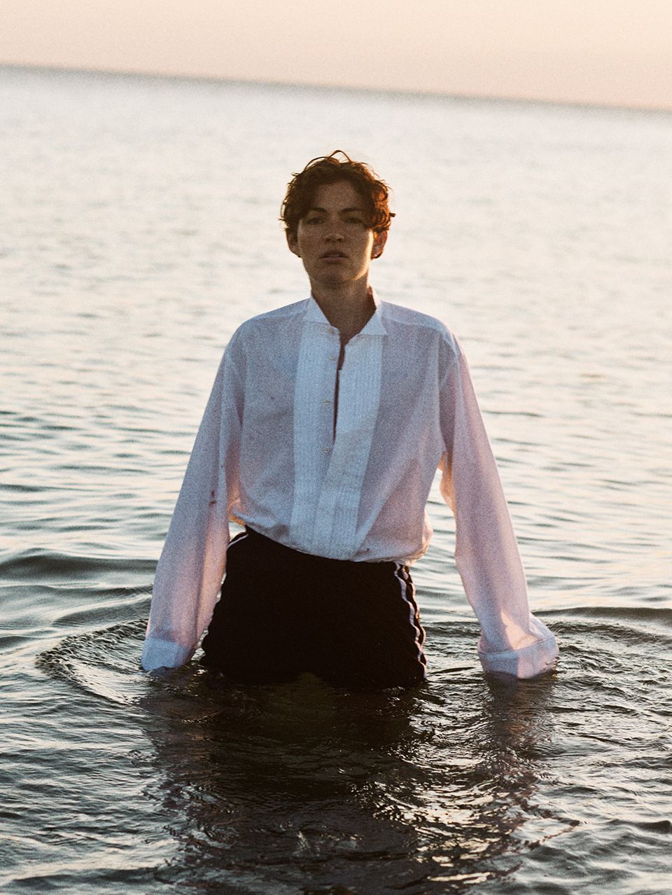 Freja Kirk giver to koncerter i København; inviterer publikum helt tæt ...