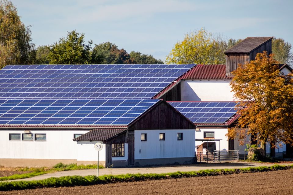 Nu bliver det muligt at lease solceller på erhvervsejendomme | Finans ...