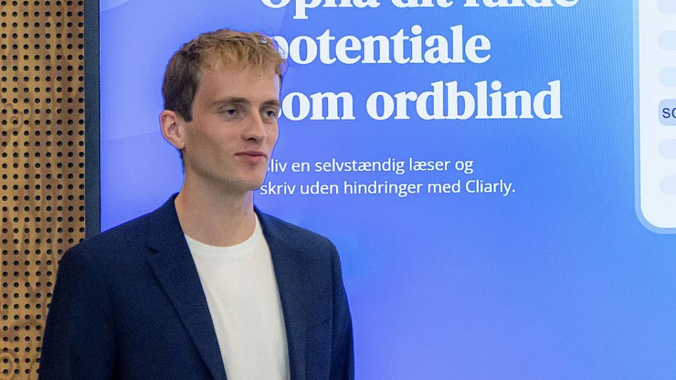 Ordblind iværksætter har skabt nyt afgørende hjælpemiddel | Aalborg Universitet