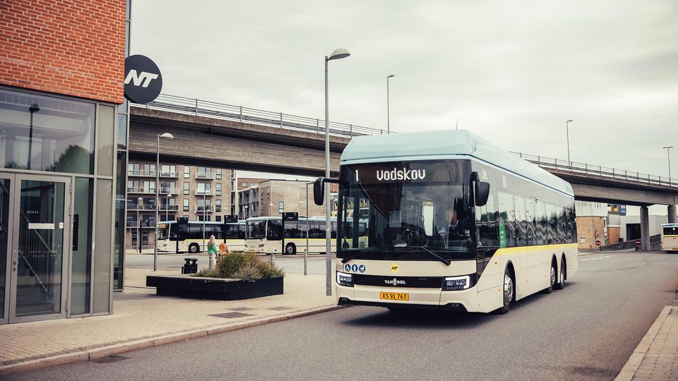 Publikum skal nudges over i tog og bus til showet | Aalborg Kongres ...